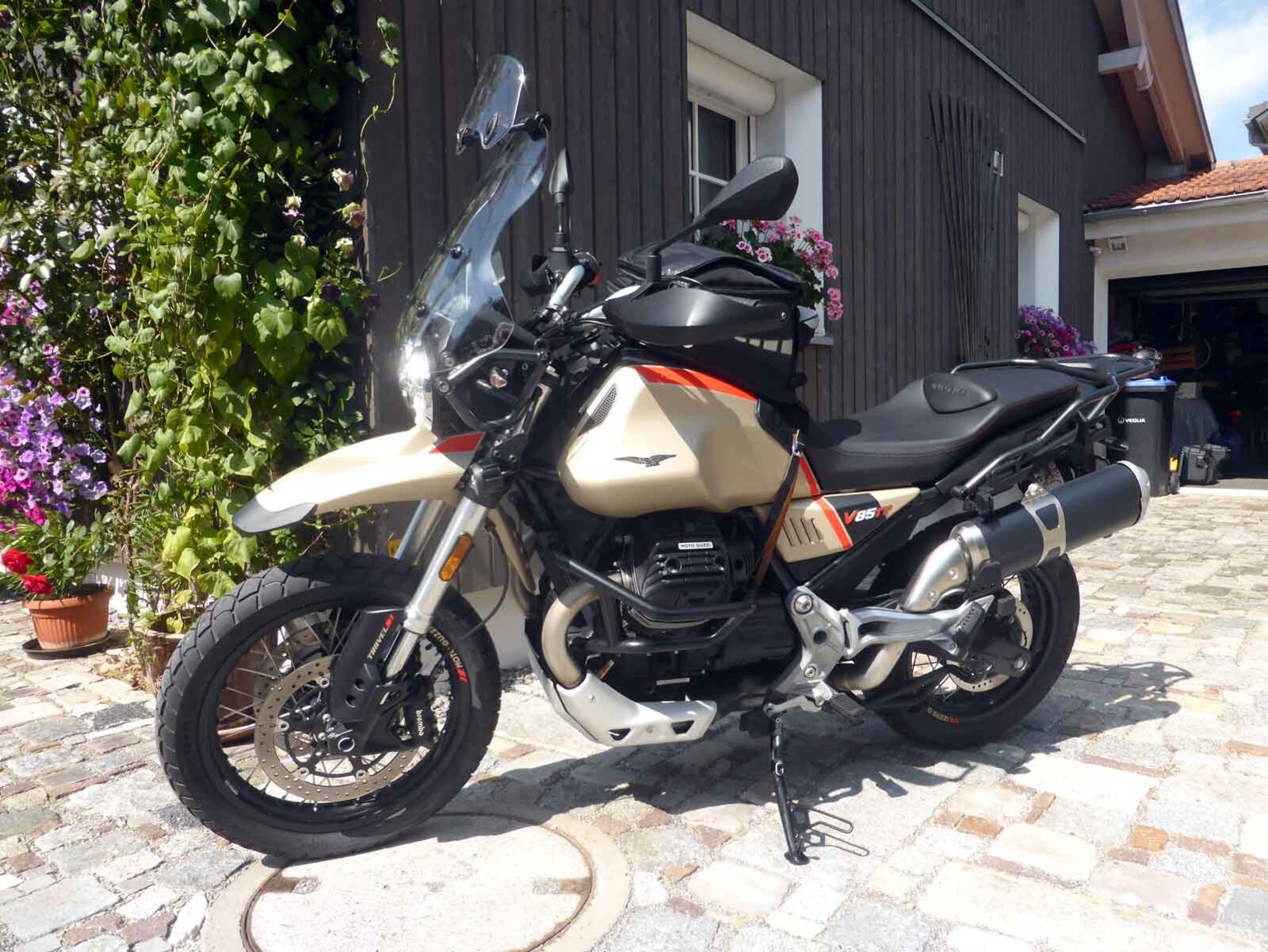 Moto Guzzi V85TT Travel | Guzzisti Montfort